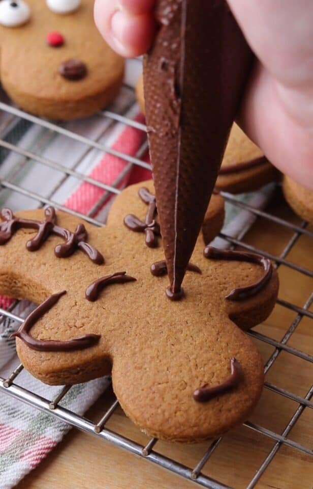 Reindeer Gingerbread Cookies: Fun Holiday Baking Hack