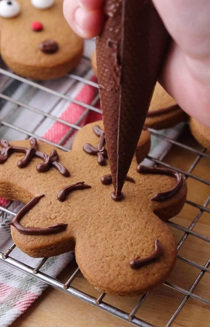 Reindeer Gingerbread Cookies: Fun Holiday Baking Hack