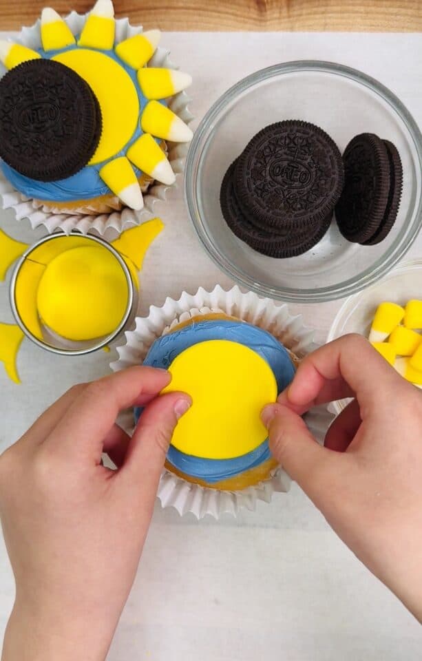 Solar Eclipse Cupcakes 2024 - Solar Eclipse Treats