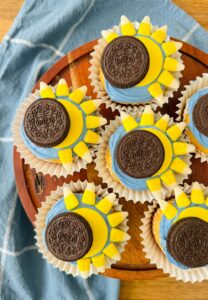 Solar Eclipse Cupcakes 2024 - Solar Eclipse Treats