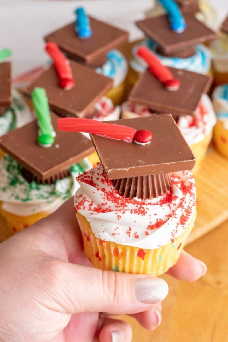 Cheers to the Grad: Easy Graduation Cupcakes