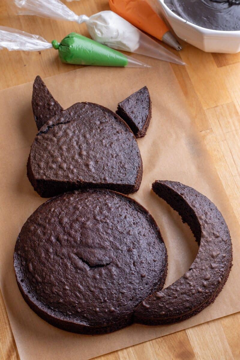 This Easy Black Cat Cake Is The Perfect Halloween Dessert