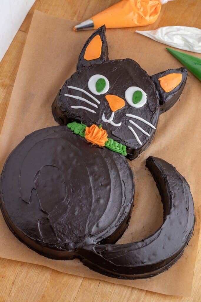 This Easy Black Cat Cake Is The Perfect Halloween Dessert