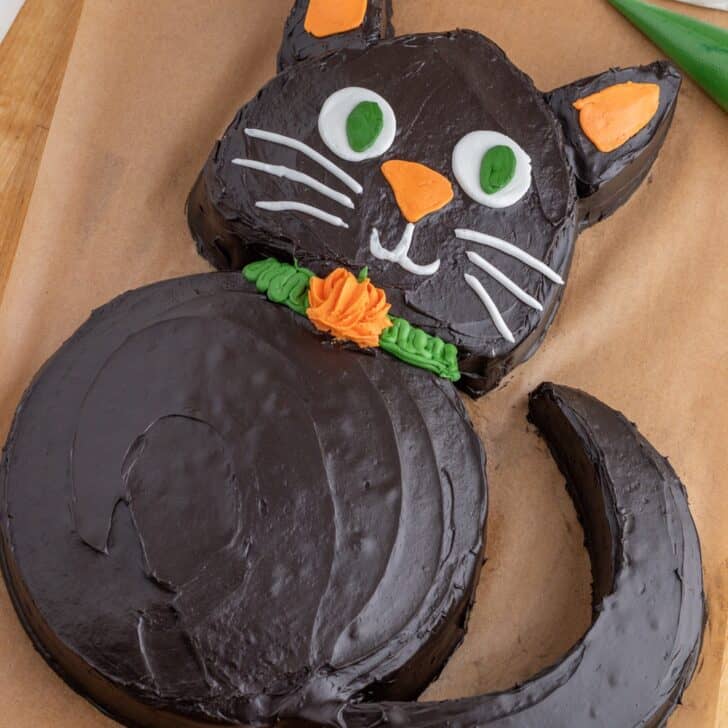 This Easy Black Cat Cake Is The Perfect Halloween Dessert