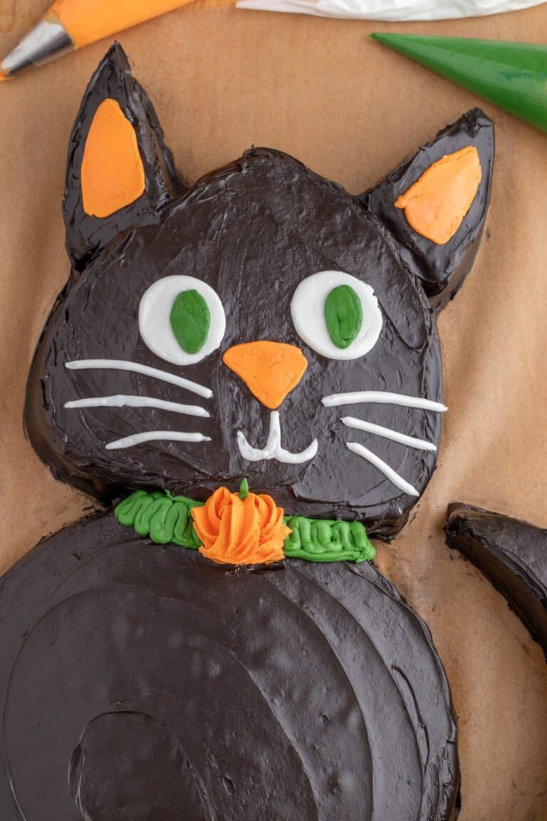 This Easy Black Cat Cake Is The Perfect Halloween Dessert
