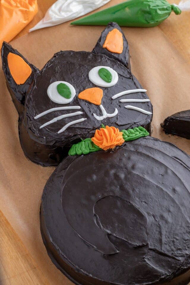 This Easy Black Cat Cake Is The Perfect Halloween Dessert