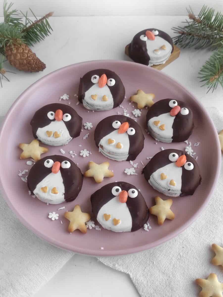 Make The Cutest Penguin Oreo Cookies This Winter