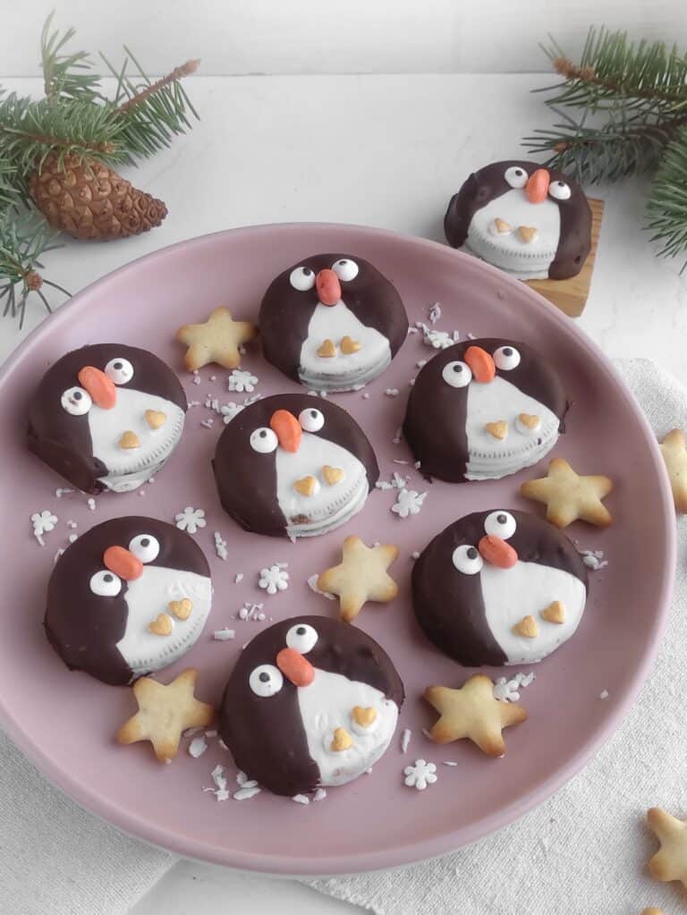 Make The Cutest Penguin Oreo Cookies This Winter
