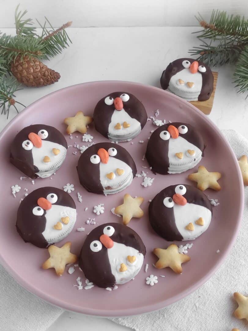 Make The Cutest Penguin Oreo Cookies This Winter