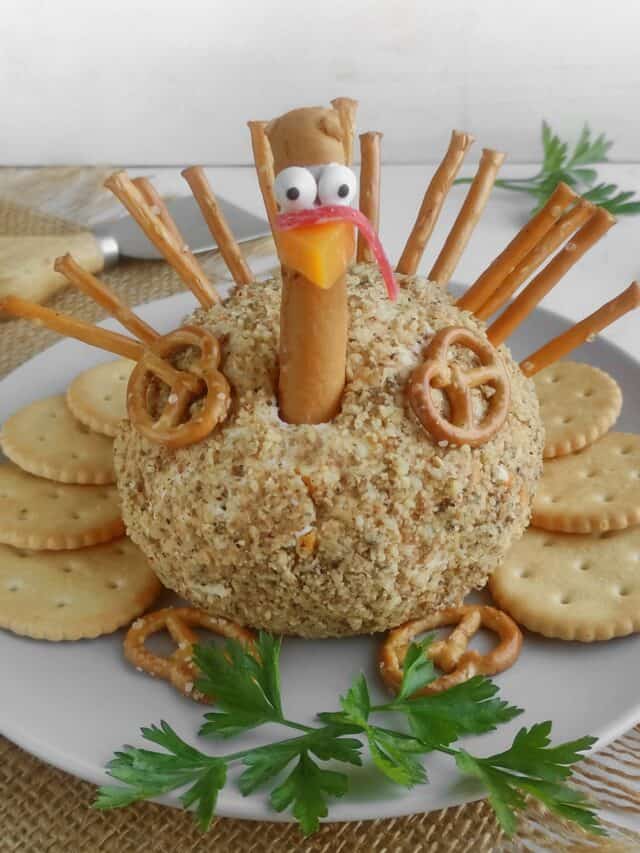 This Turkey Cheese Ball Is A Fun Thanksgiving Appetizer