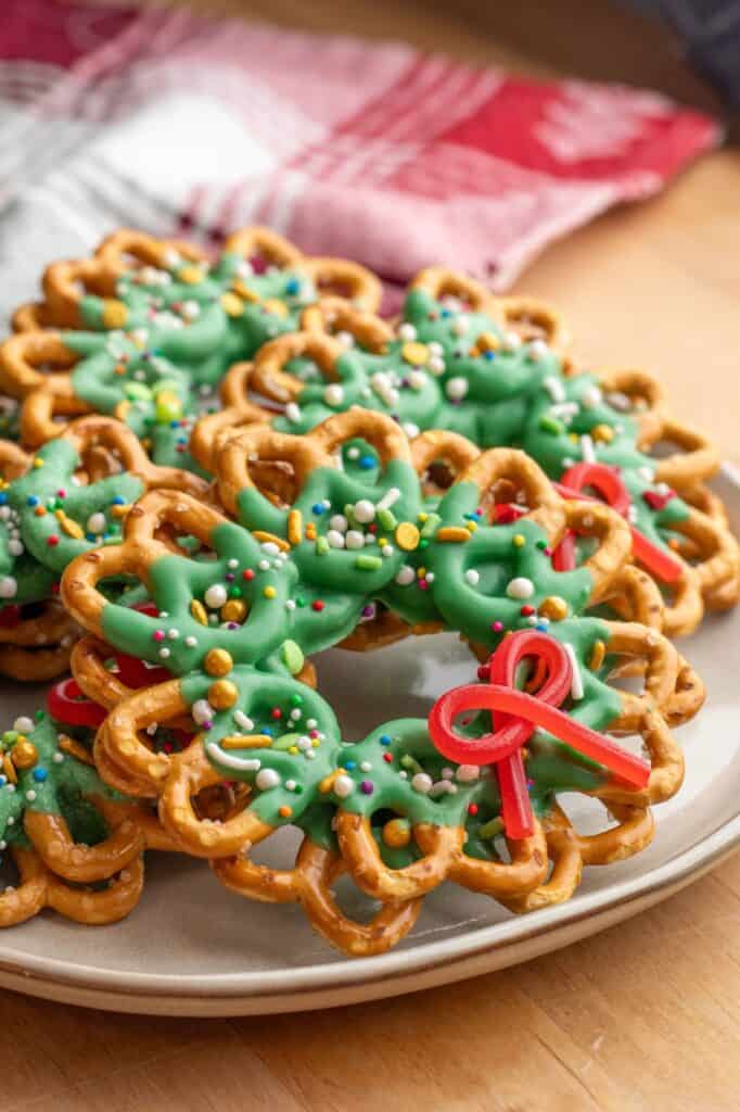 Pretzel Wreaths Are A Cute and Festive Christmas Treat