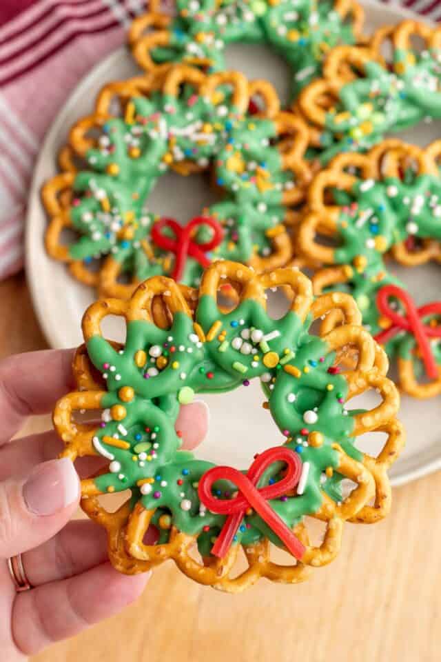 Pretzel Wreaths Are A Cute and Festive Christmas Treat