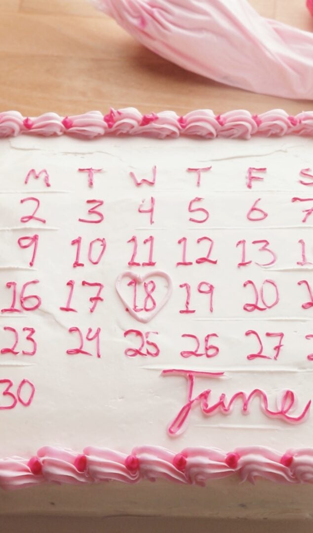 How to Make a Calendar Cake