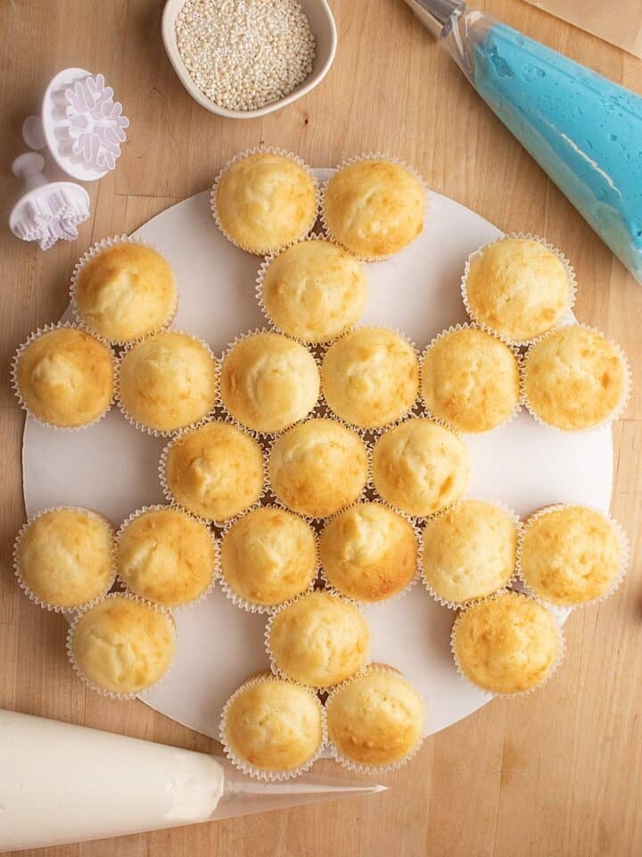 Beautiful Snowflake Cupcake Cake Christmas Dessert