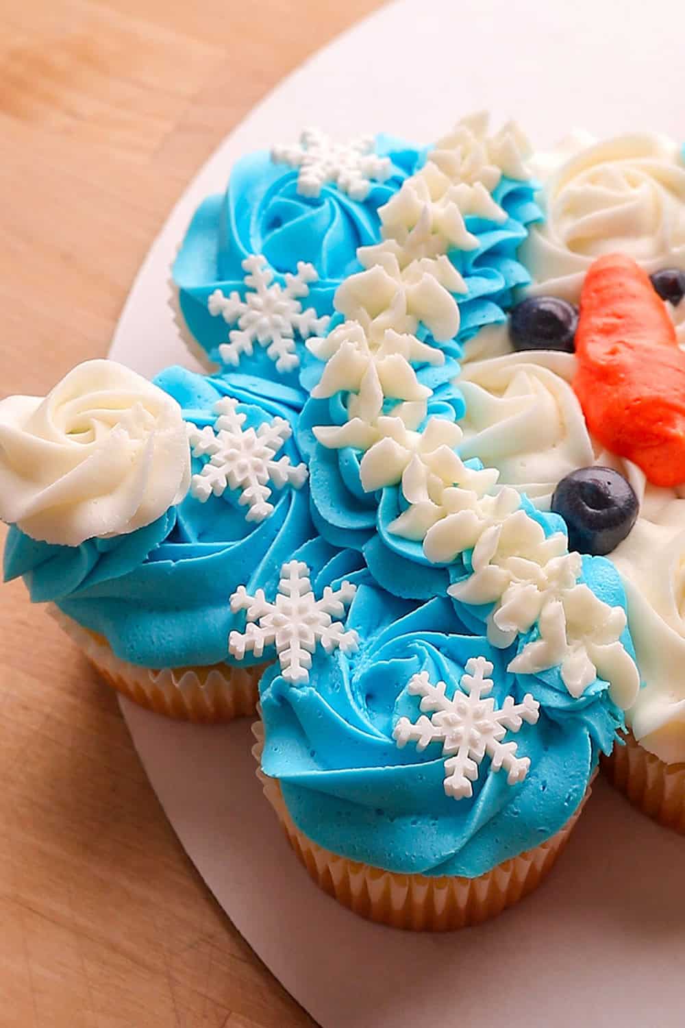 Festive And Cute Snowman Pull-Apart Cupcake Cake